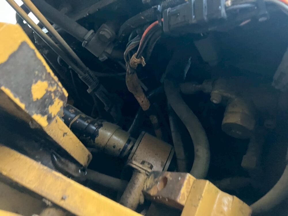 【修理事例】CAT 902C クラクション不良修理 | 彩重機エンジニアリング